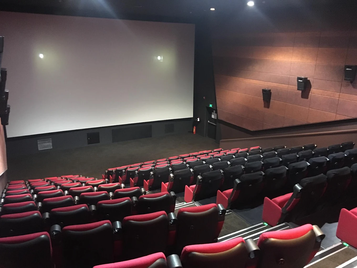 Rạp Starium CGV là gì? Trải nghiệm đánh giá chi tiết và 4 kinh nghiệm ...